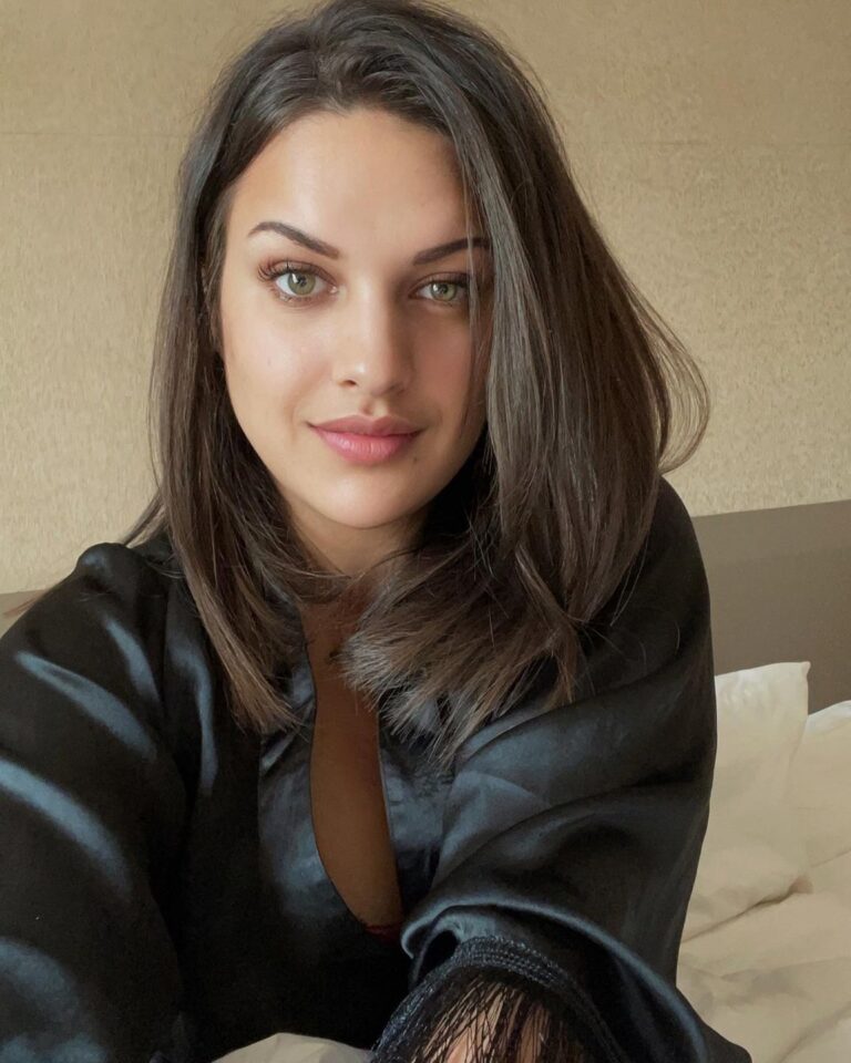 Top 10 Female National Crush of India (2022) List