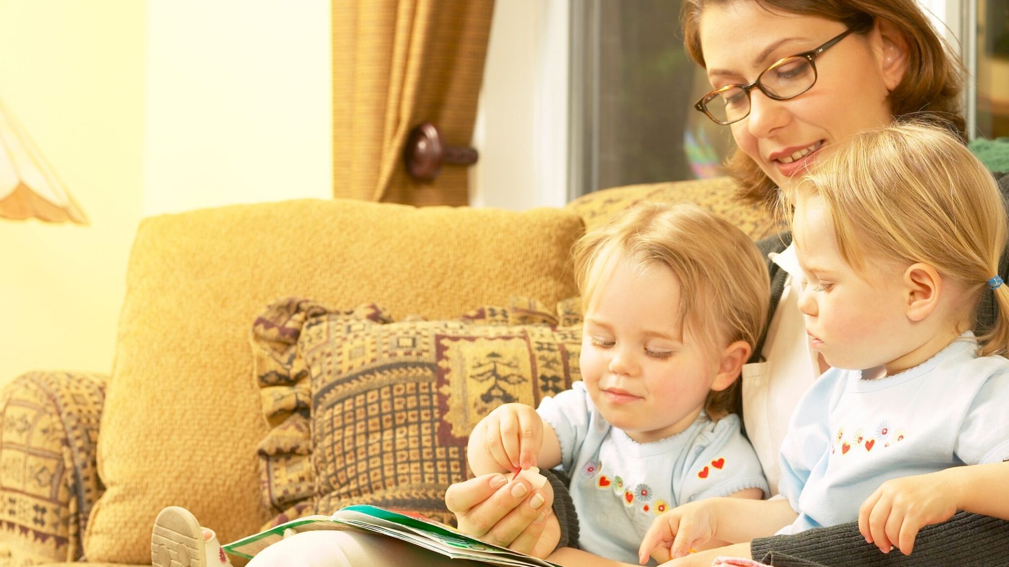 23 Best Books for 2 Year Olds to Ignite the Love for Creative Learning